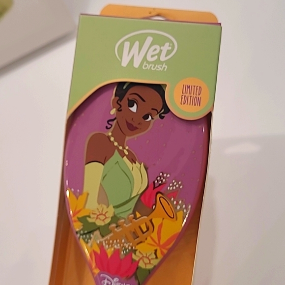 Disney | Accessories | Disney Princess Tiana Wet Brush Detangler | Poshmark